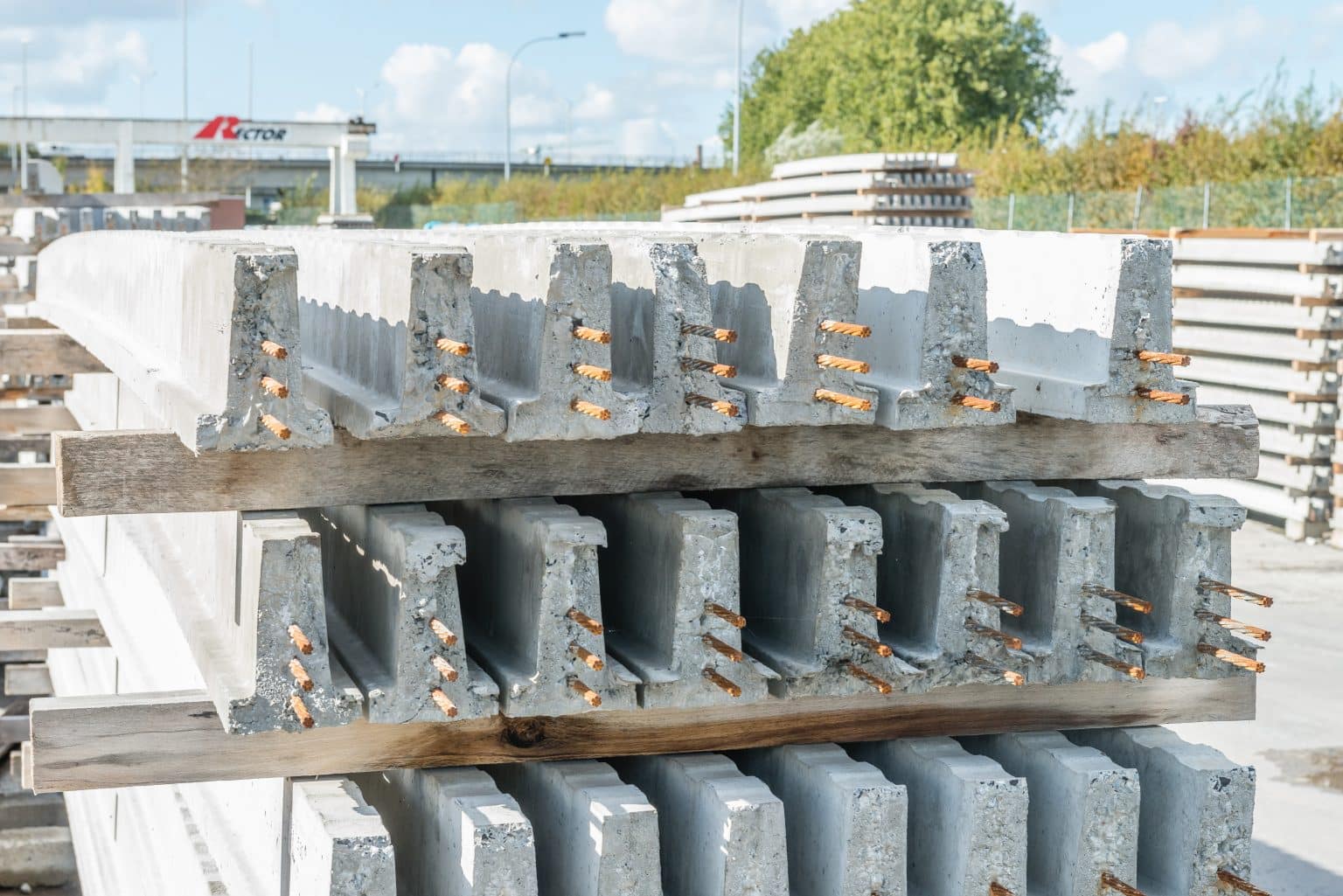 Potten en balken - Bouwmaterialen De Wilde